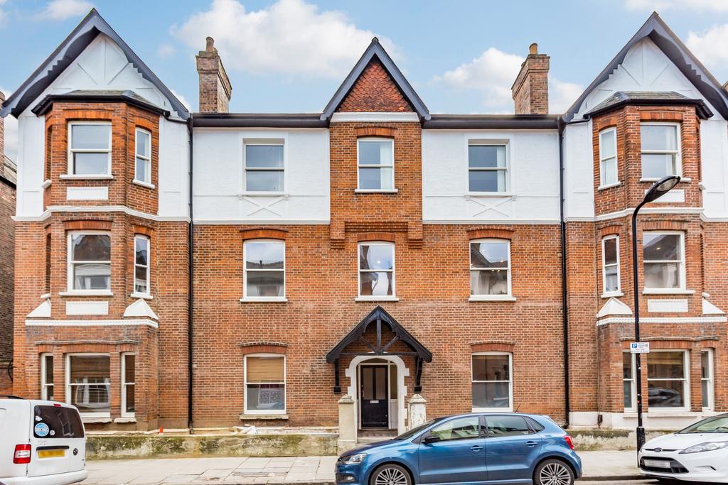 Rowhill Mansions, Hackney 3 bed flat - £2,695 pcm (£622 pw)