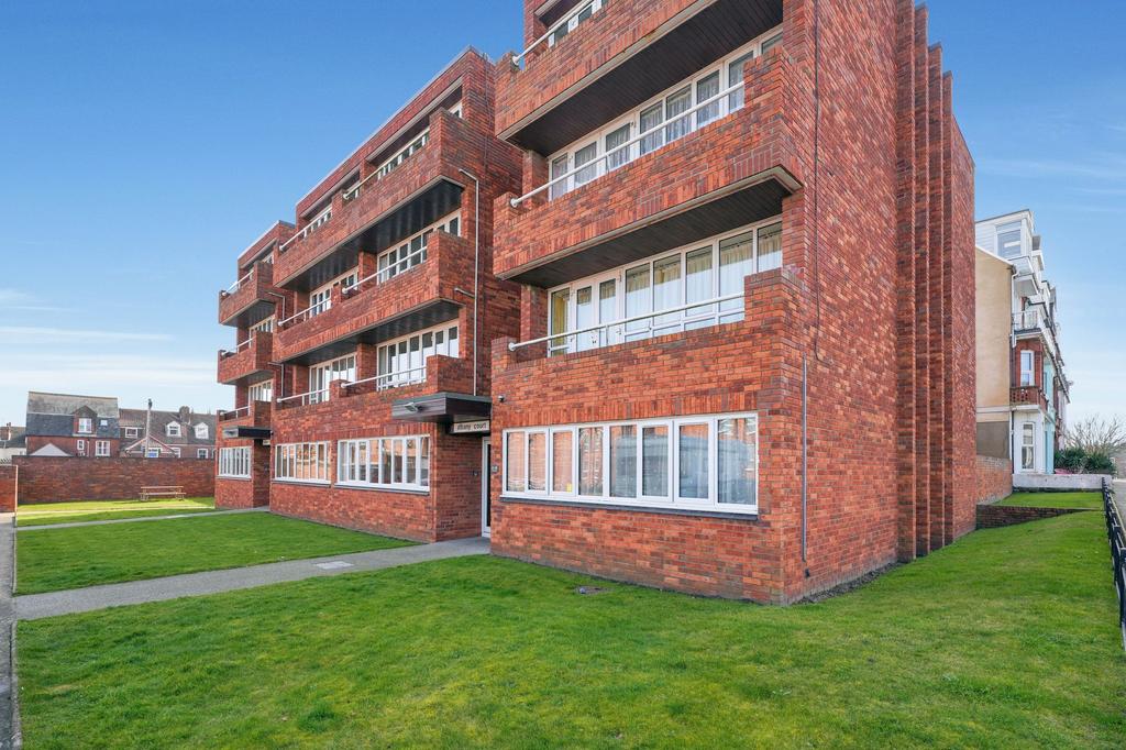 Albany Court, Cromer, NR27 2 bed ground floor flat for sale - £220,000
