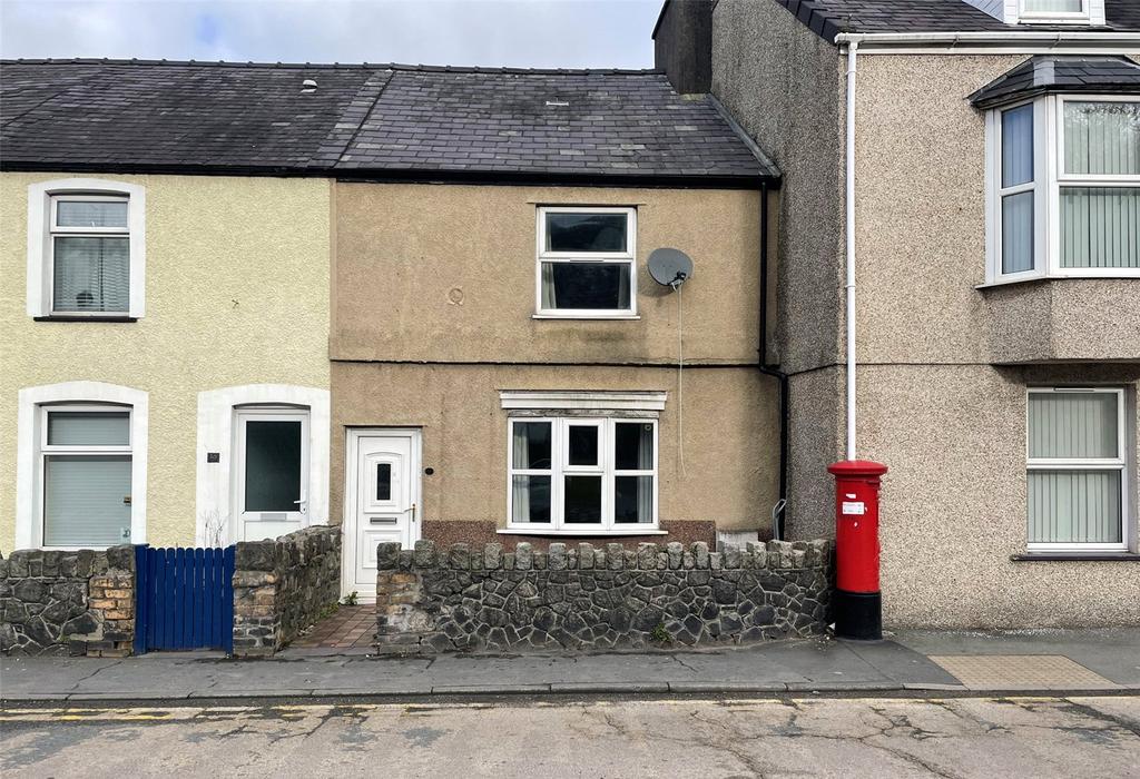 Penchwintan Road, Bangor, Gwynedd, LL57 3 bed terraced house - £130,000