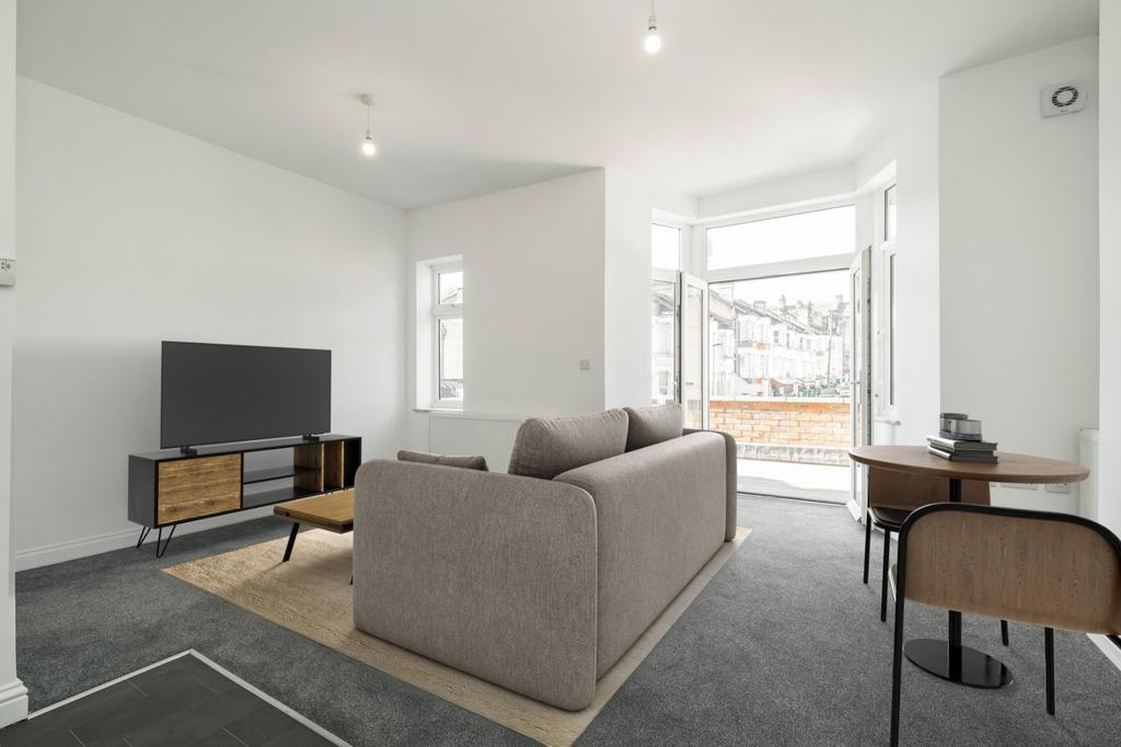 Floyd Road, Charlton, SE7 2 bed apartment for sale - £395,000