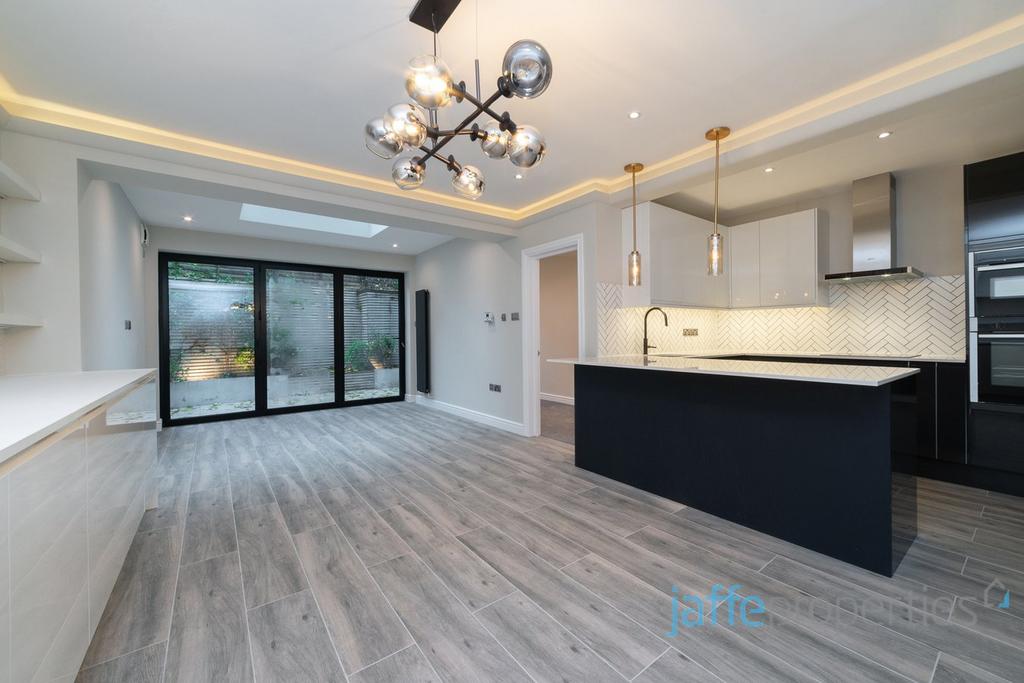 Belsize Road, London, NW6 2 bed apartment to rent - £2,775 pcm (£640 pw)