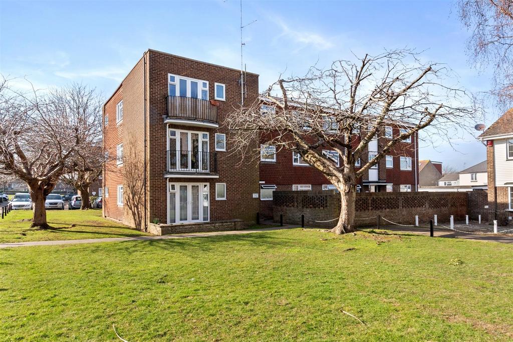 Norfolk Court, Victoria Park Gardens... 2 bed flat for sale - £200,000
