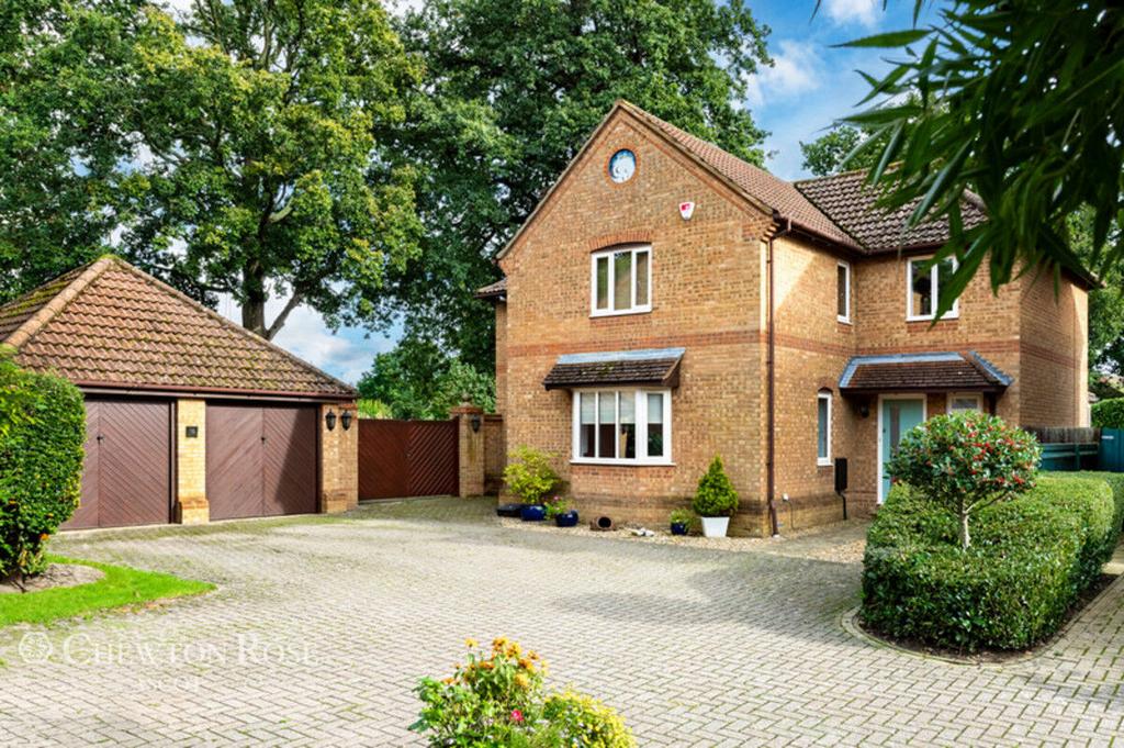 Dianthus Place, Winkfield 5 bed detached house - £895,000