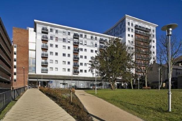 Becket House, Brentwood, CM14 4GB 2 bed apartment to rent - £1,550 pcm ...