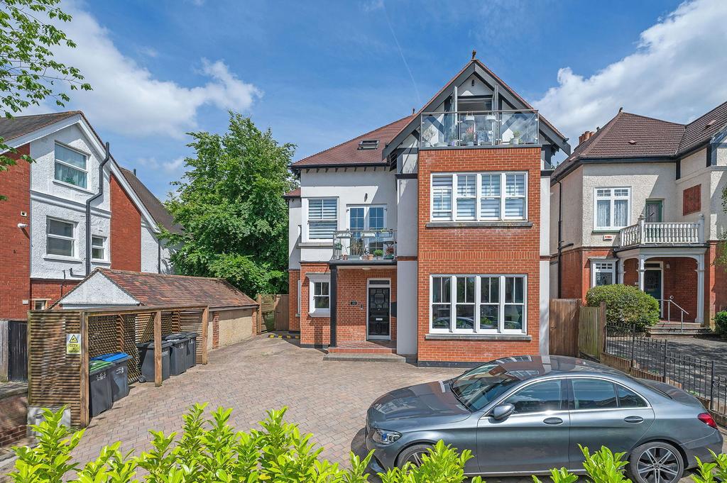 33 Normanton Road, South Croydon CR2 2 bed flat - £350,000