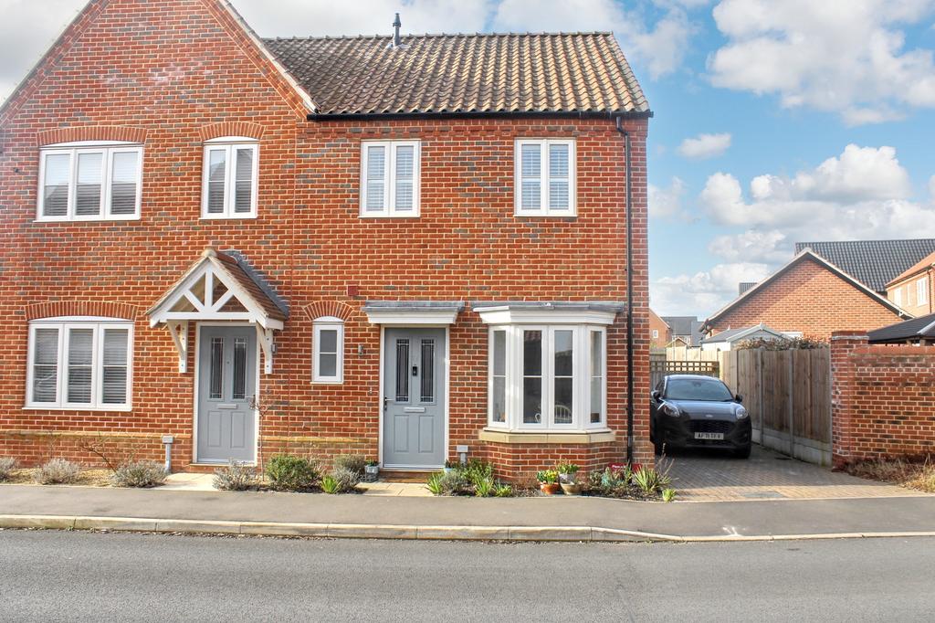 Robin Close, Holt NR25 2 bed semi-detached house for sale - £270,000