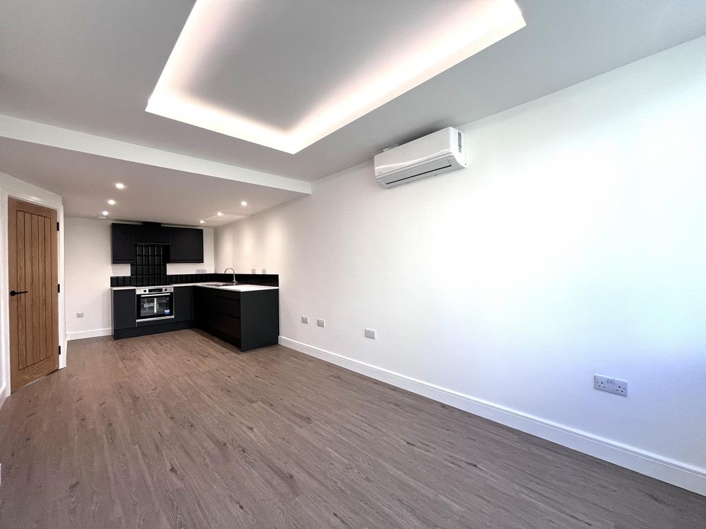 Healy Place, Devon PL2 2 bed flat - £975 pcm (£225 pw)