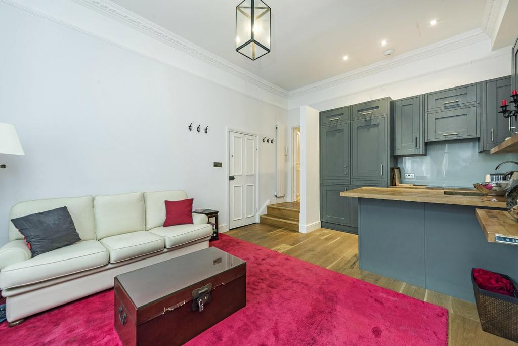 Redcliffe Street, Chelsea, SW10 2 bed flat - £2,750 pcm (£635 pw)