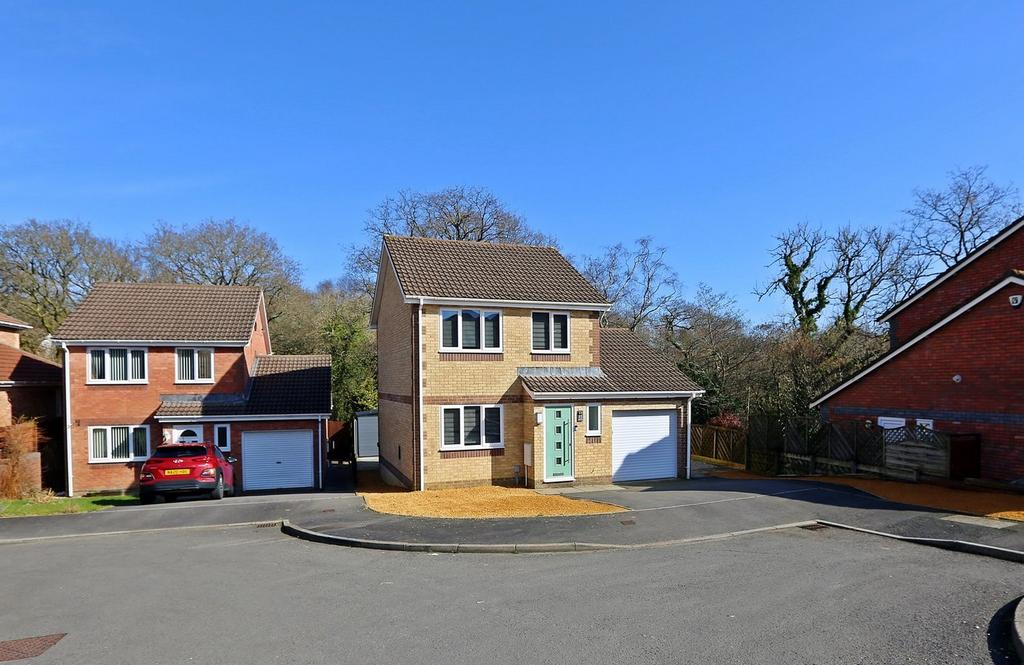 Clos Y Carw, Pontypridd CF38 3 bed detached house - £320,000