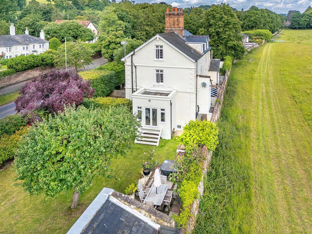 Fairmile, Henley-On-Thames RG9 5 bed detached house - £1,385,000