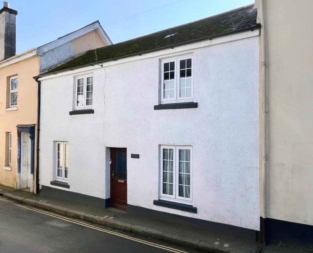 Bossell Road, Buckfastleigh TQ11 2 bed terraced house for sale - £215,000