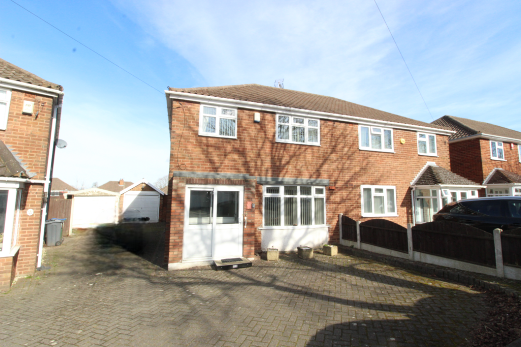 Almond Avenue, Yew Tree Estate... 3 bed semi-detached house - £259,950