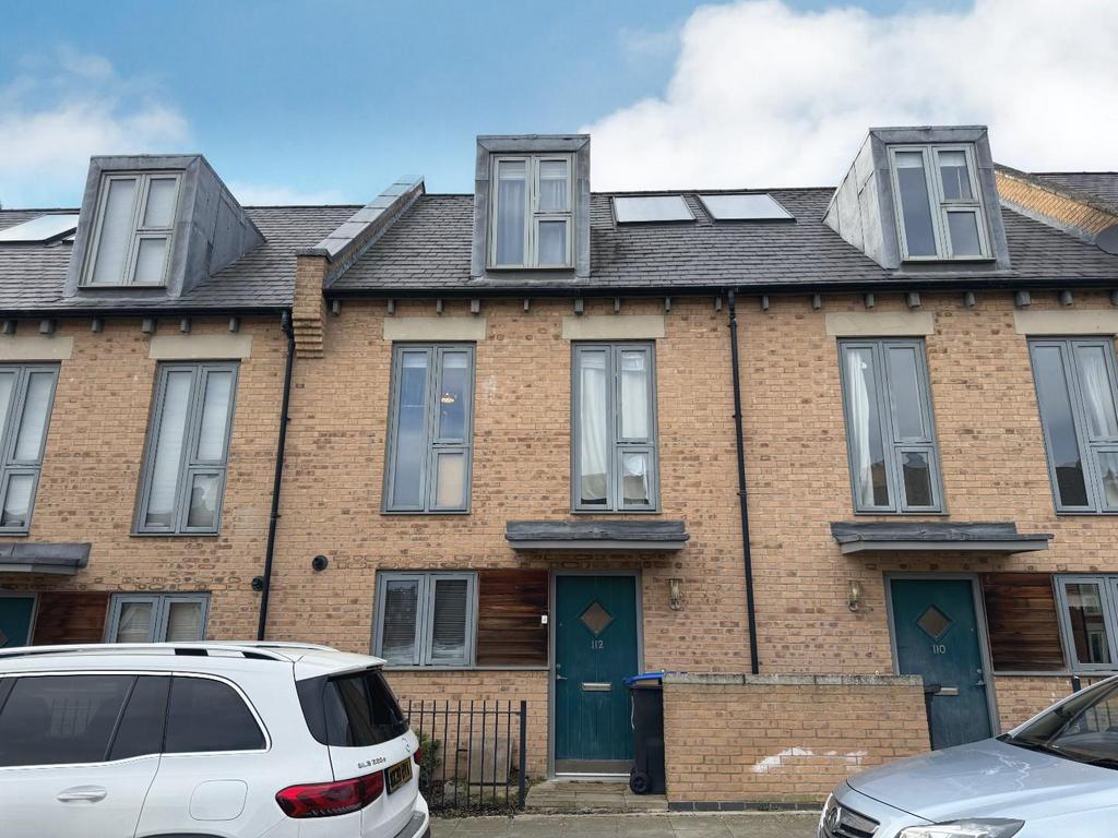 Knot Tiers Drive, Northampton NN5 3 bed terraced house for sale - £270,000