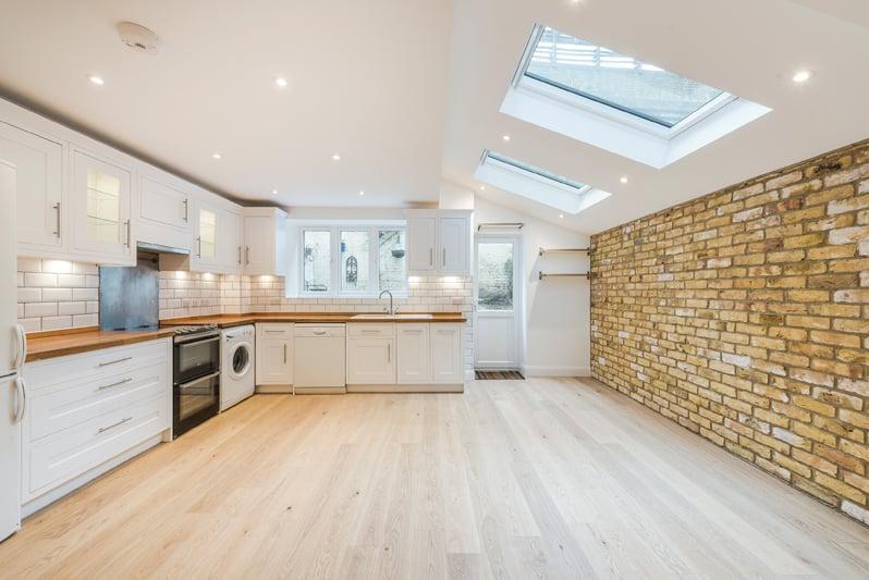 Westcroft Square, Hammersmith W6 3 bed flat for sale - £800,000