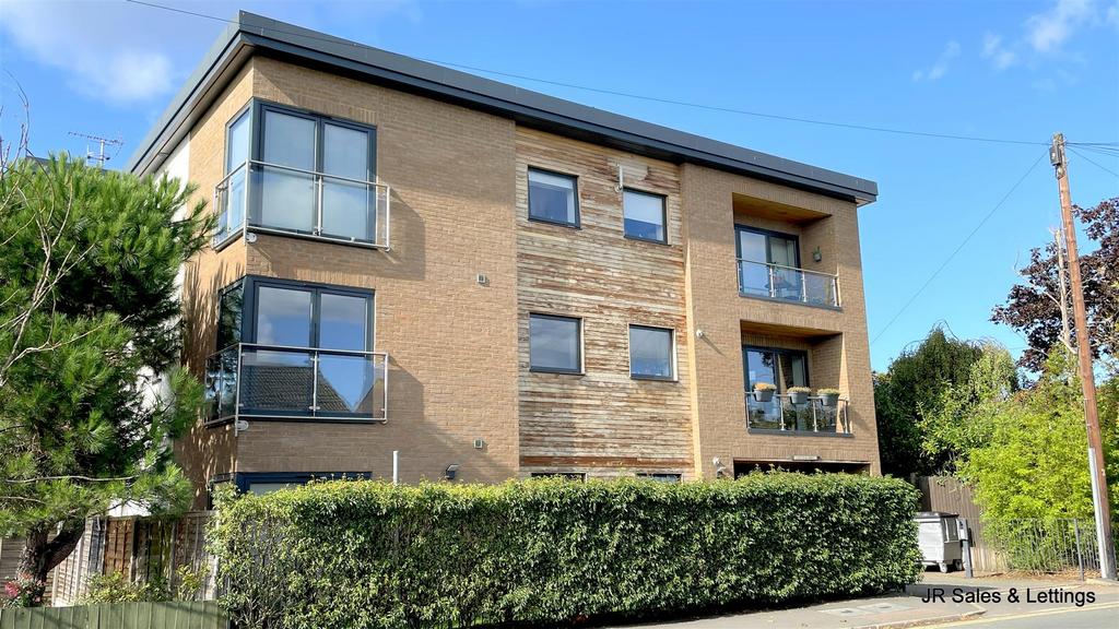Mansfield Place, Cuffley 2 bed flat for sale - £375,000