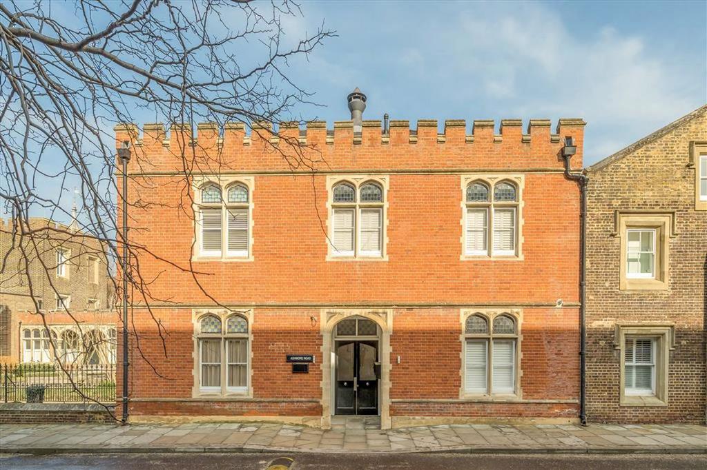 Ashmore Road, London SE18 3 bed flat to rent - £2,800 pcm (£646 pw)