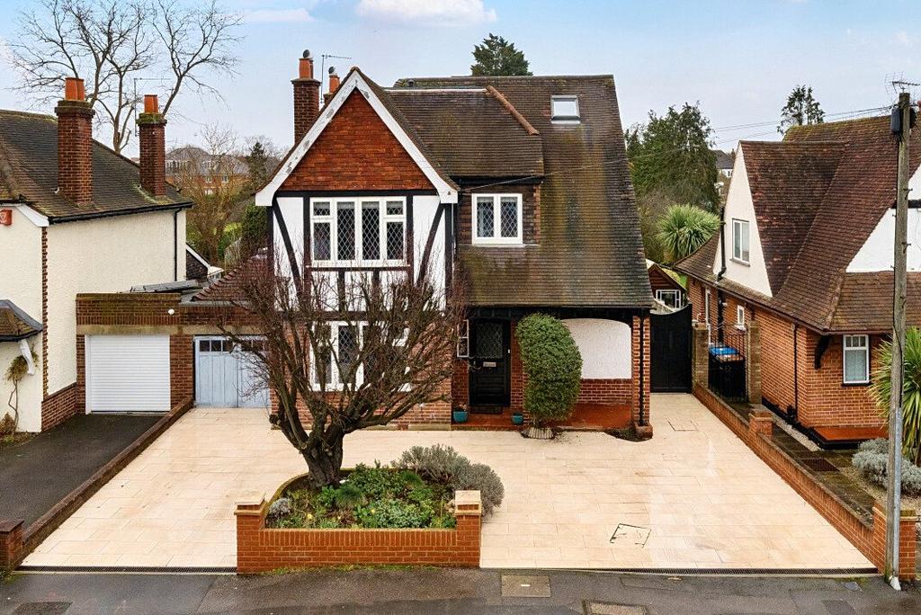 Stepgates, Chertsey, KT16 5 bed detached house for sale - £1,000,000