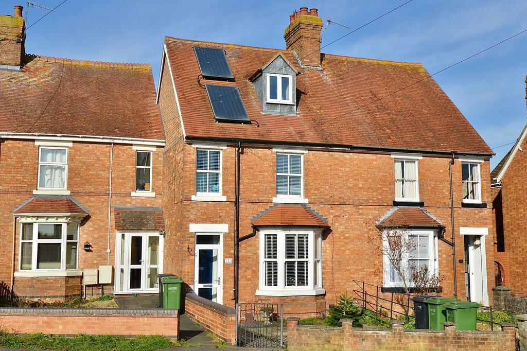 Pershore Road, Evesham, WR11 2PJ 4 bed terraced house - £300,000