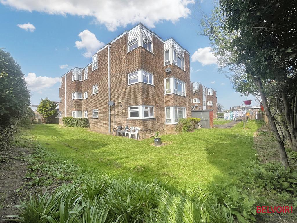 Cheltenham GL53 2 bed apartment - £190,000
