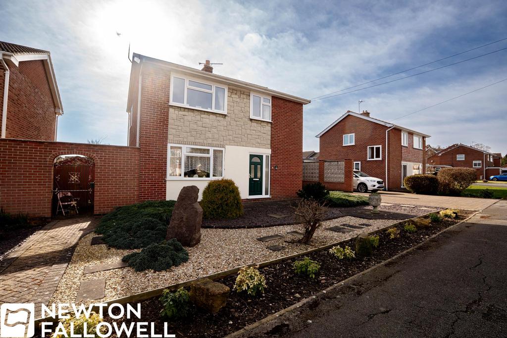 Grove Coach Road, Retford DN22 3 bed detached house for sale - £350,000