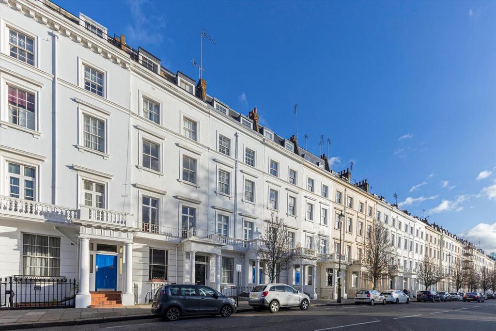 Claverton Street, London SW1V Studio - £1,560 pcm (£360 pw)