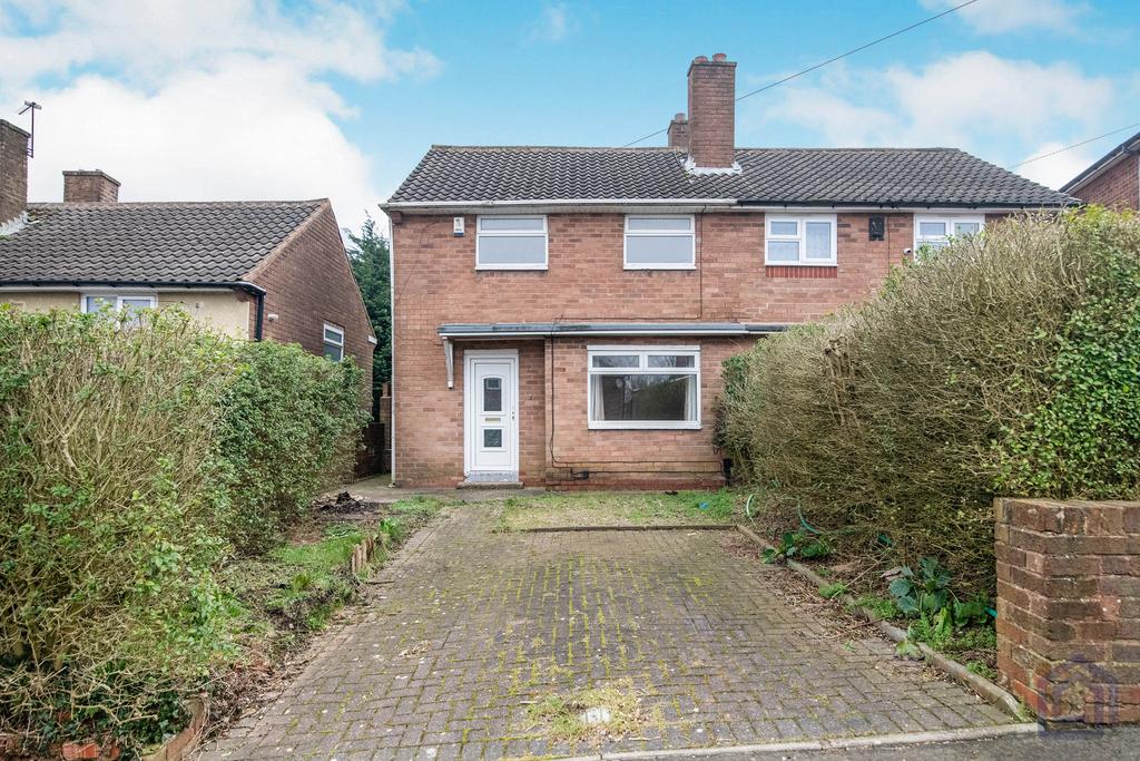 Tividale B69 2 bed semi-detached house - £29,000