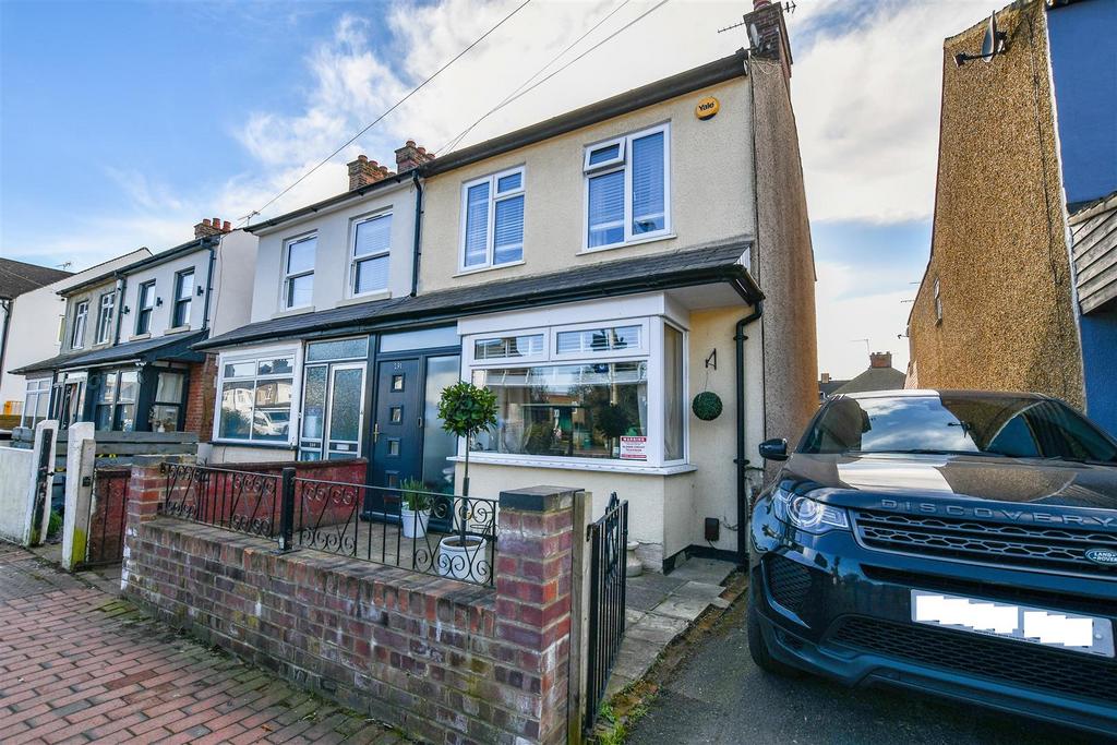 High Street, London Colney, St. Albans 2 bed semi-detached house - £530,000