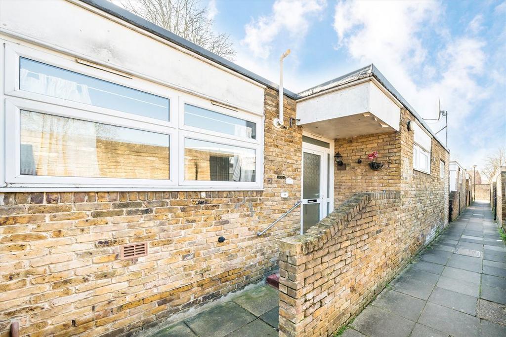 Dorrien Walk, London SW16 3 bed house - £2,500 pcm (£577 pw)