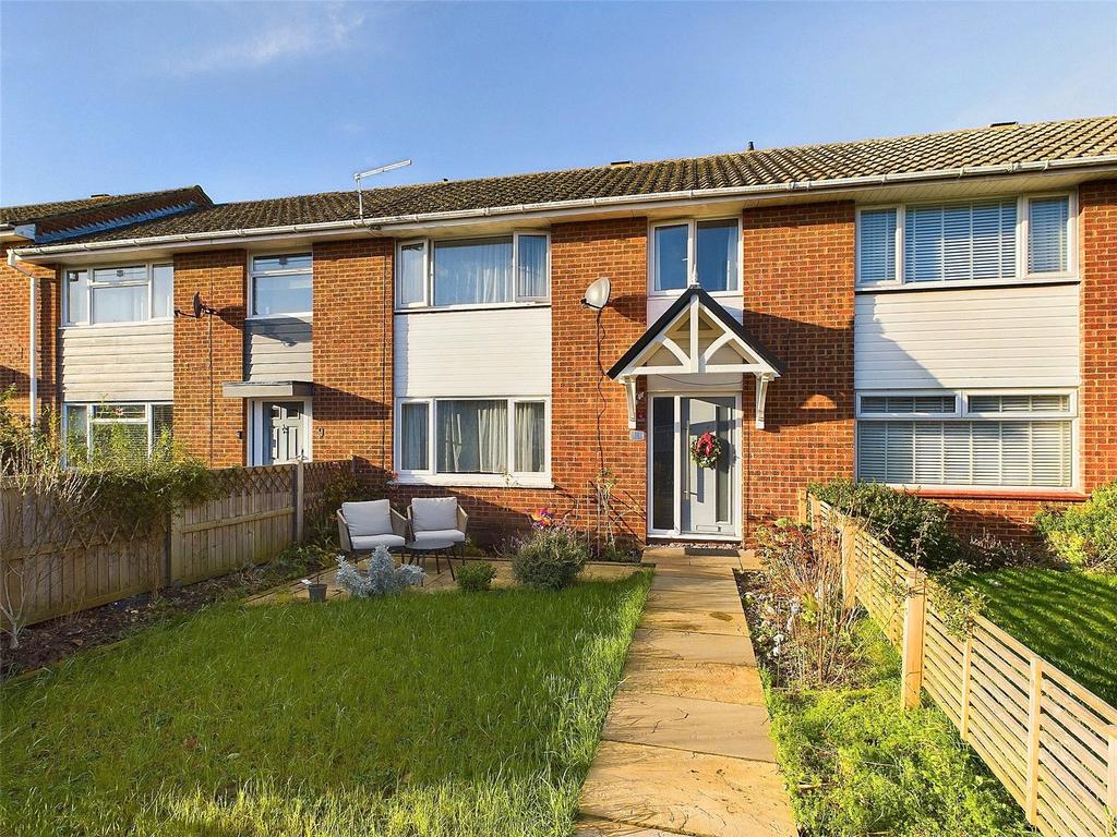 Hall Rise, Witham, Essex, CM8 3 bed terraced house - £350,000