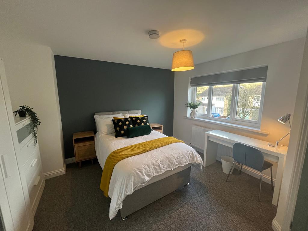 Frenchay Park Road, Bristol BS16 1 bed house - £880 pcm (£203 pw)
