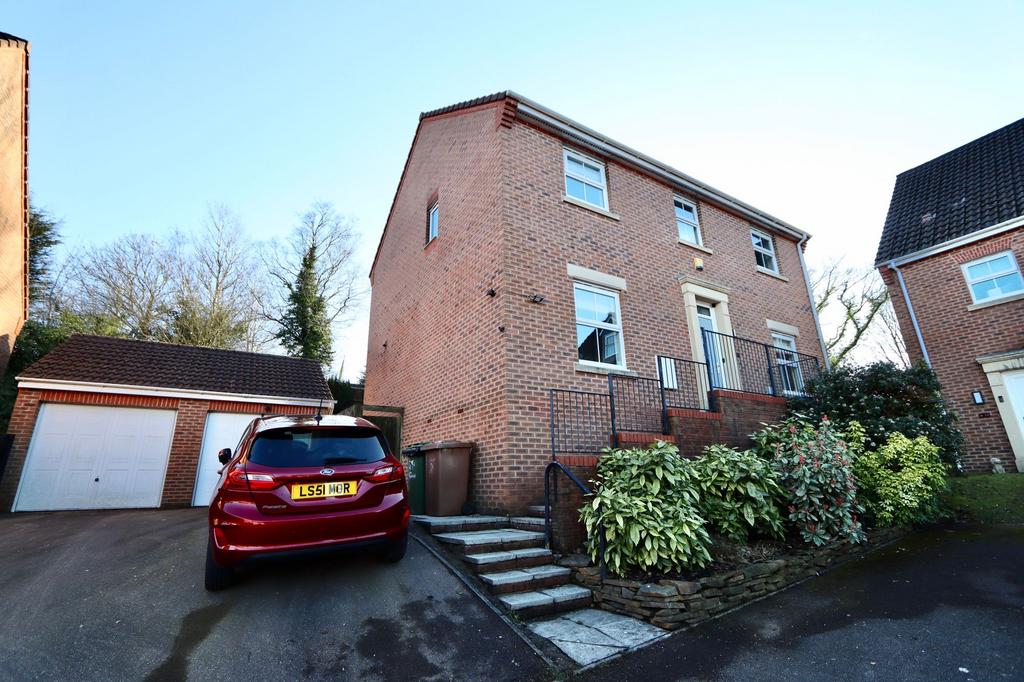 Cwm Braenar, Pontllanfraith, NP12 4 bed detached house - £392,000