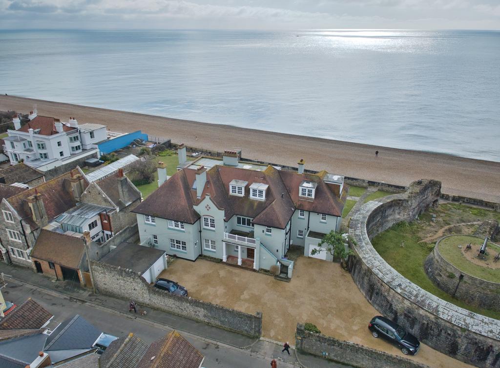 Castle Road, Folkestone, Sandgate, CT20 2 bed flat for sale - £450,000