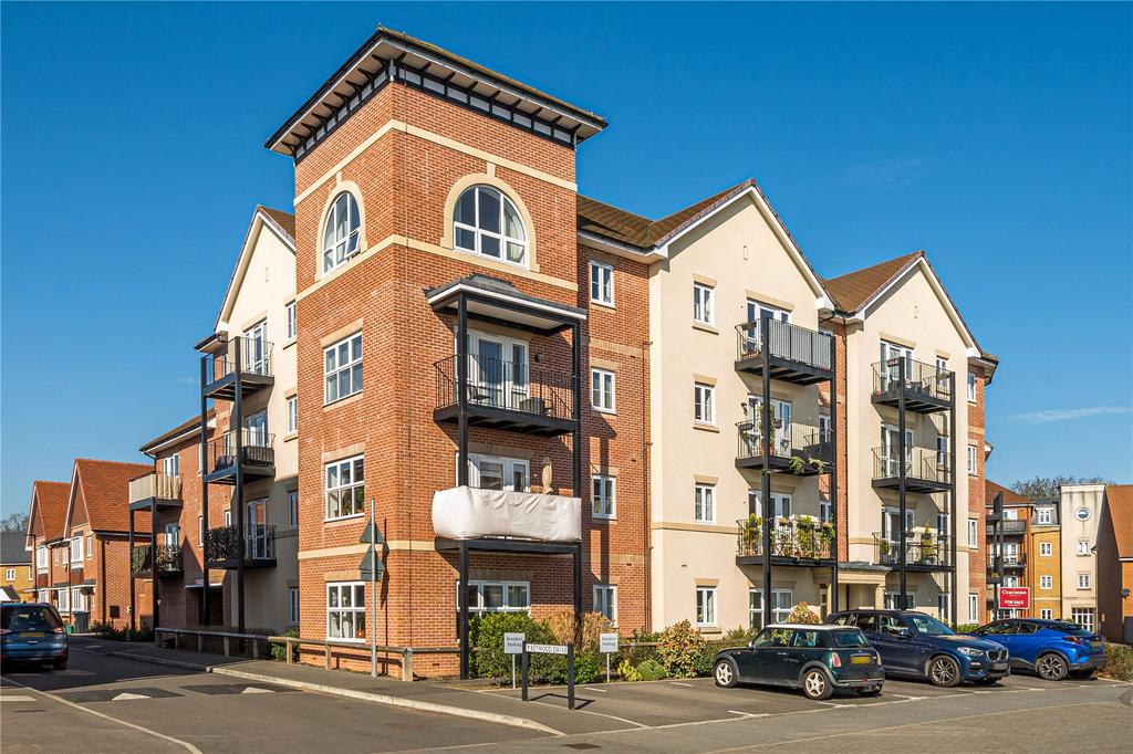 Bell Farm Way, Hersham, KT12 2 bed flat for sale - £410,000