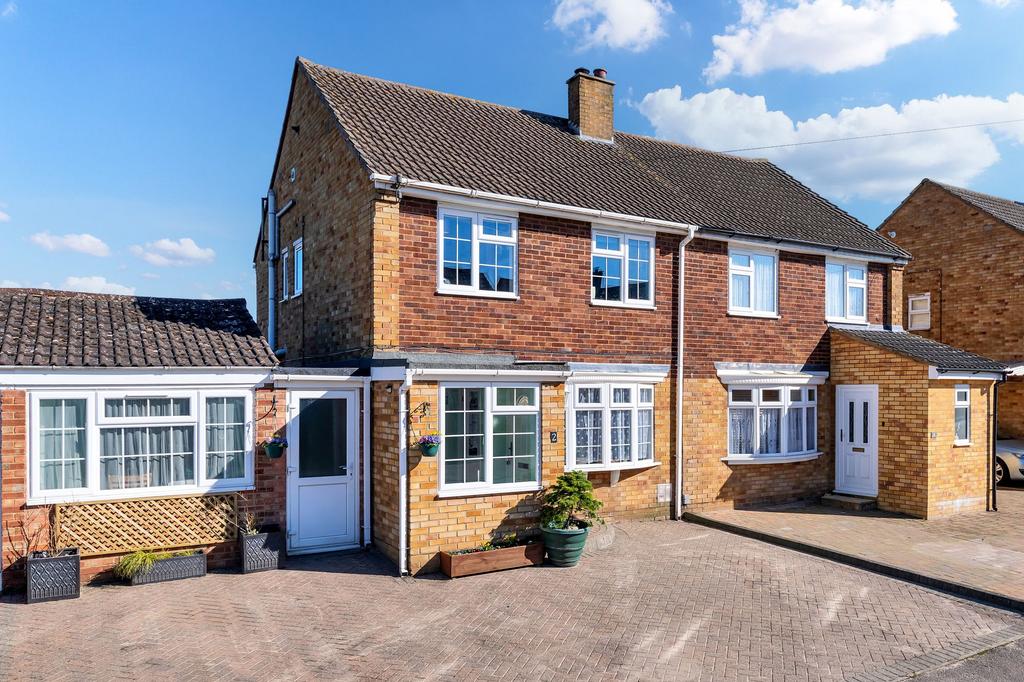 Hawthorn Way, Royston SG8 4 bed semi-detached house for sale - £475,000