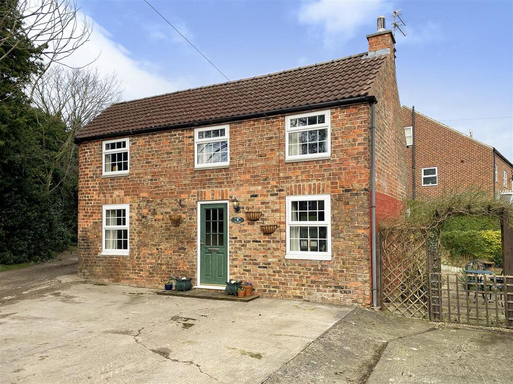 Back Lane, Aiskew, Bedale 2 bed detached house - £210,000