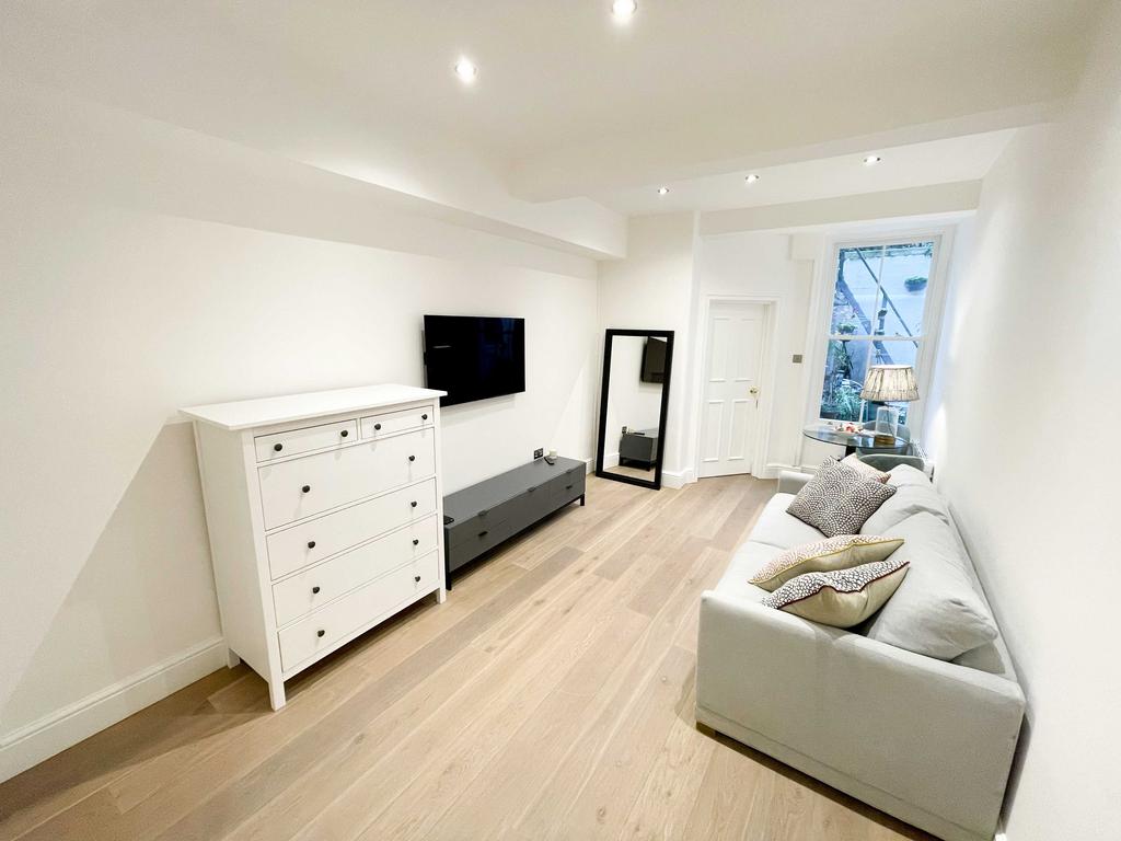 London SW7 1 bed flat - £2,197 pcm (£507 pw)