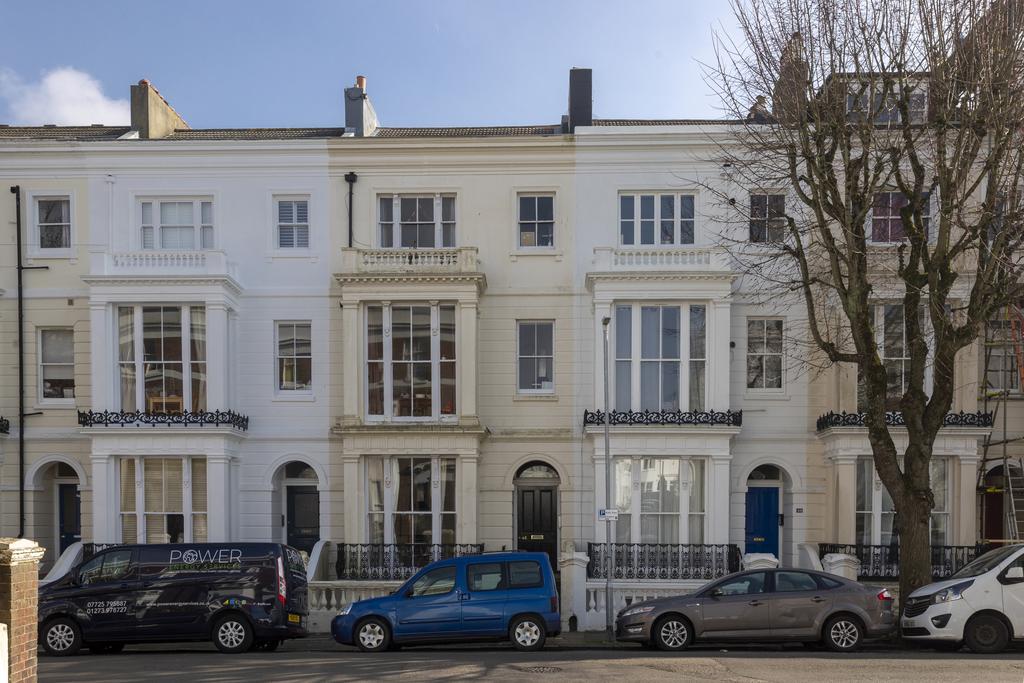 Buckingham Road, Brighton, BN1 2 bed flat - £350,000