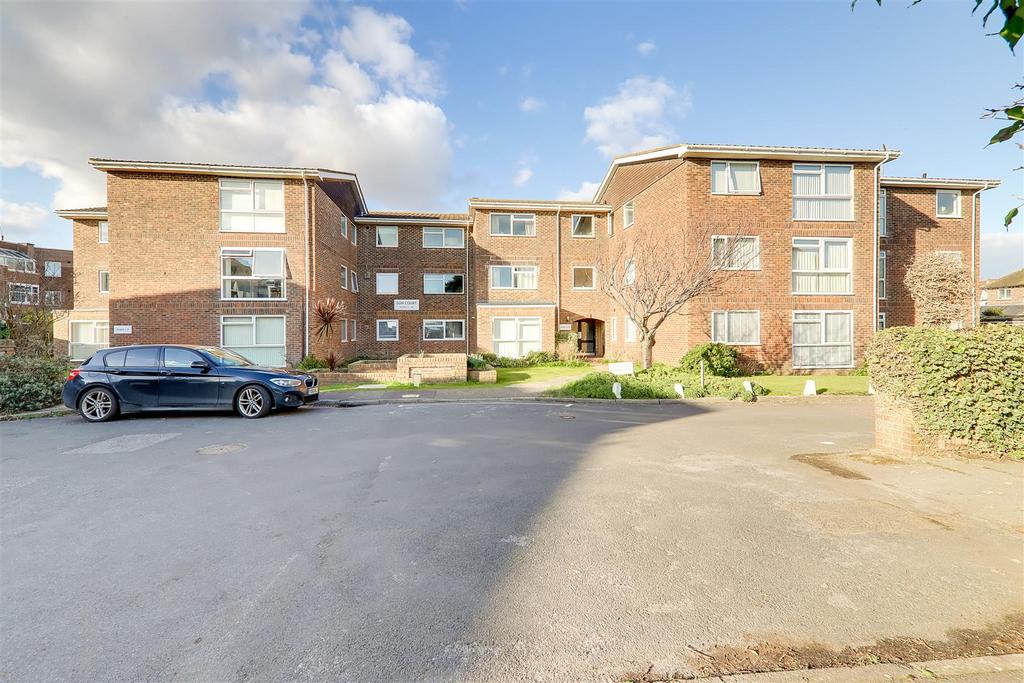 Rye Close, Worthing BN11 2 bed flat for sale - £230,000
