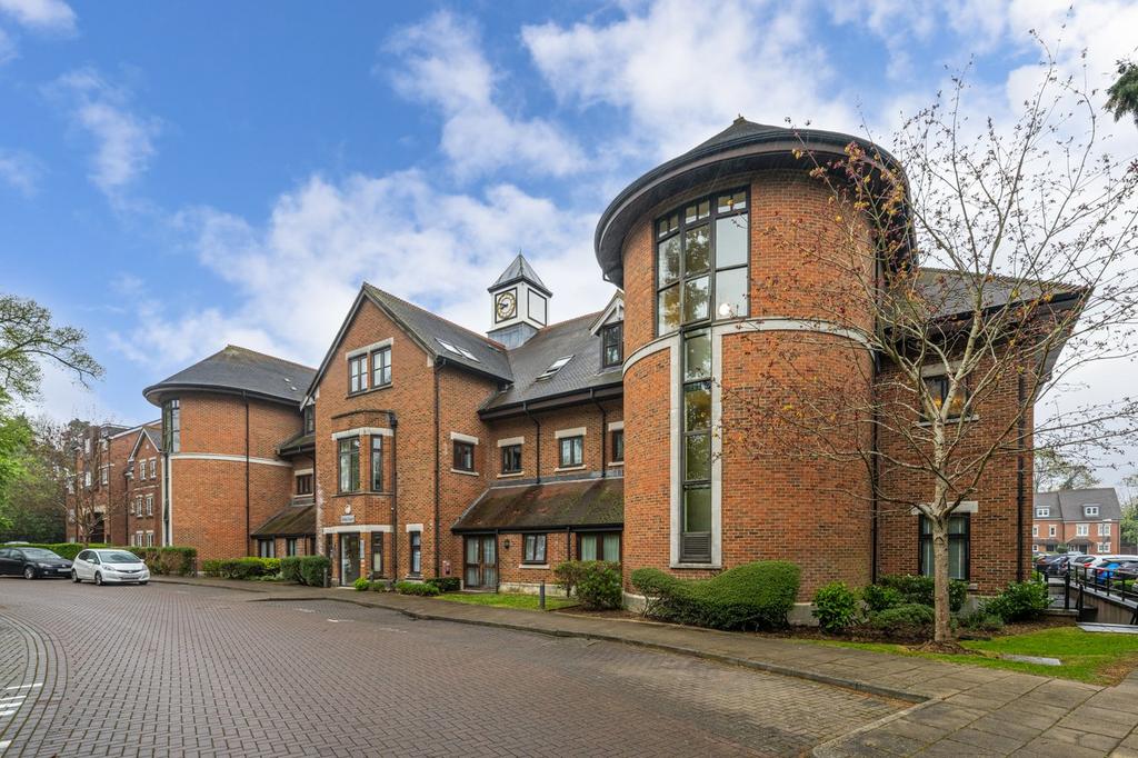 Silas Court, Lockhart Road, Watford... 2 bed apartment - £330,000