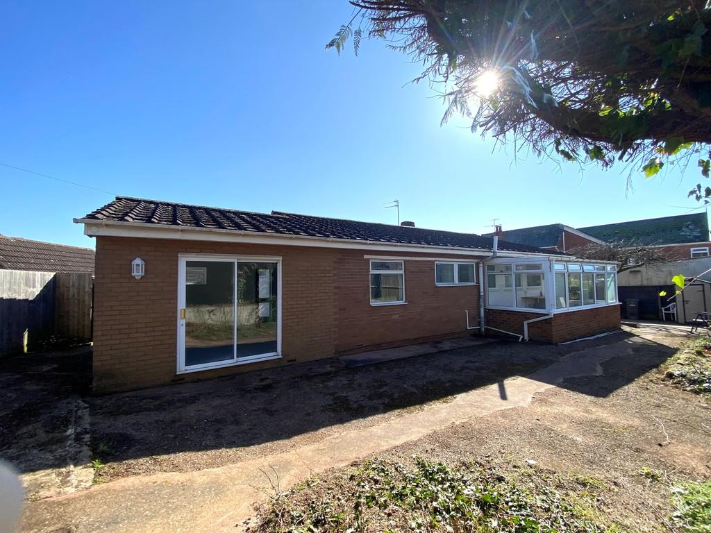 Oakley Close, Pinhoe 3 bed detached bungalow - £1,650 pcm (£381 pw)