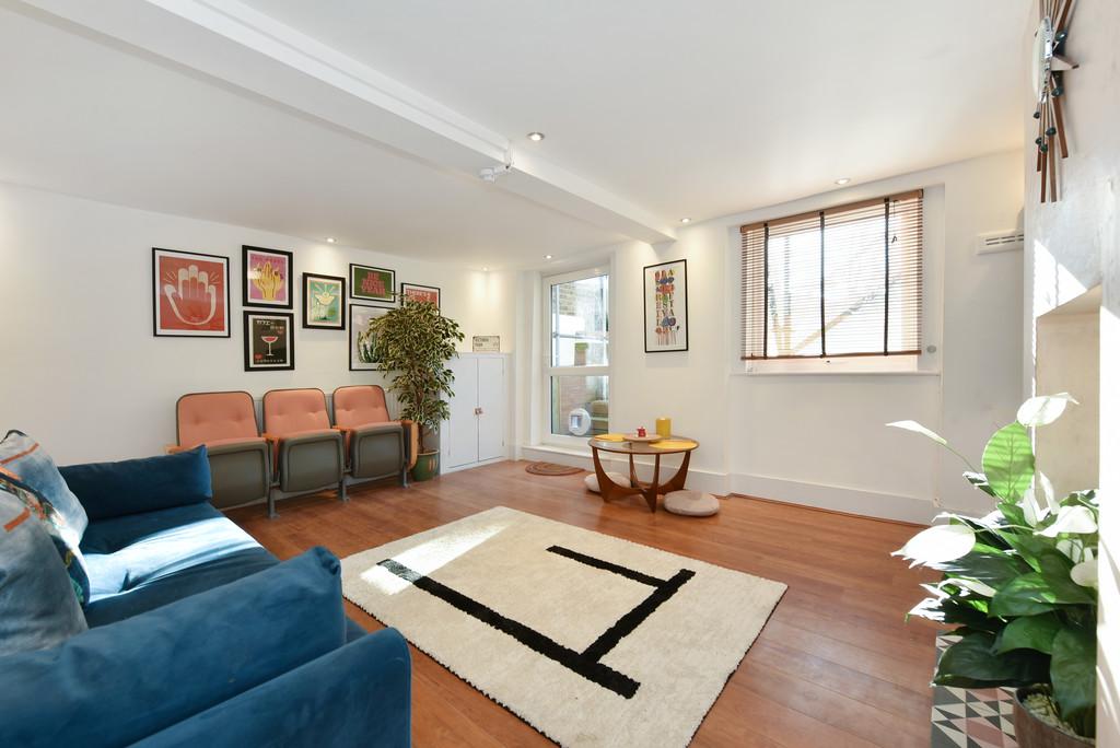 Ainsworth Road, London E9 1 bed apartment for sale - £475,000