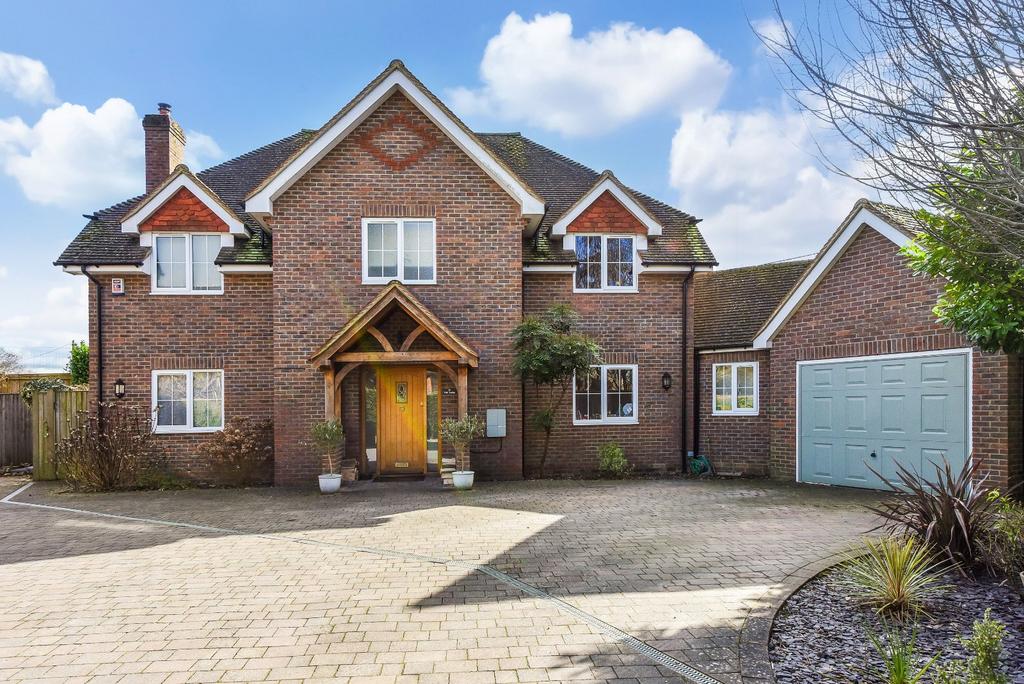 London Road, Liphook, Hampshire 4 bed detached house for sale - £950,000