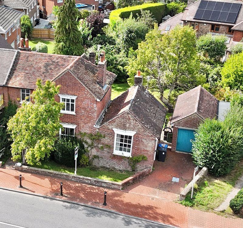 High Street, Cuckfield 2 bed village house - £550,000