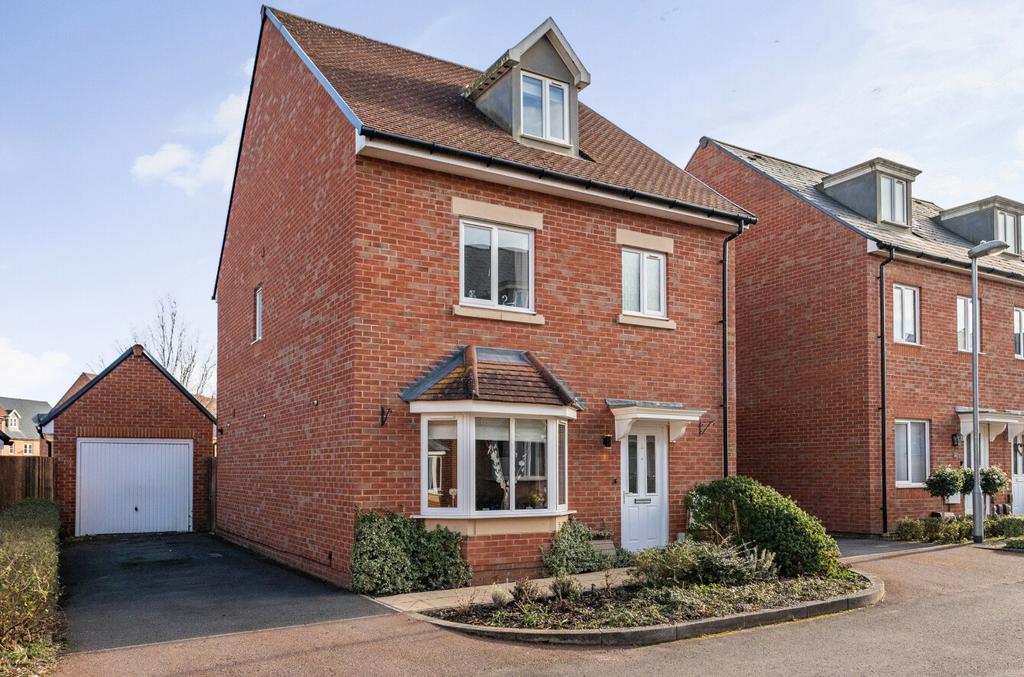 Cuckoo Lane, Bracknell, Berkshire 4 bed detached house for sale - £550,000