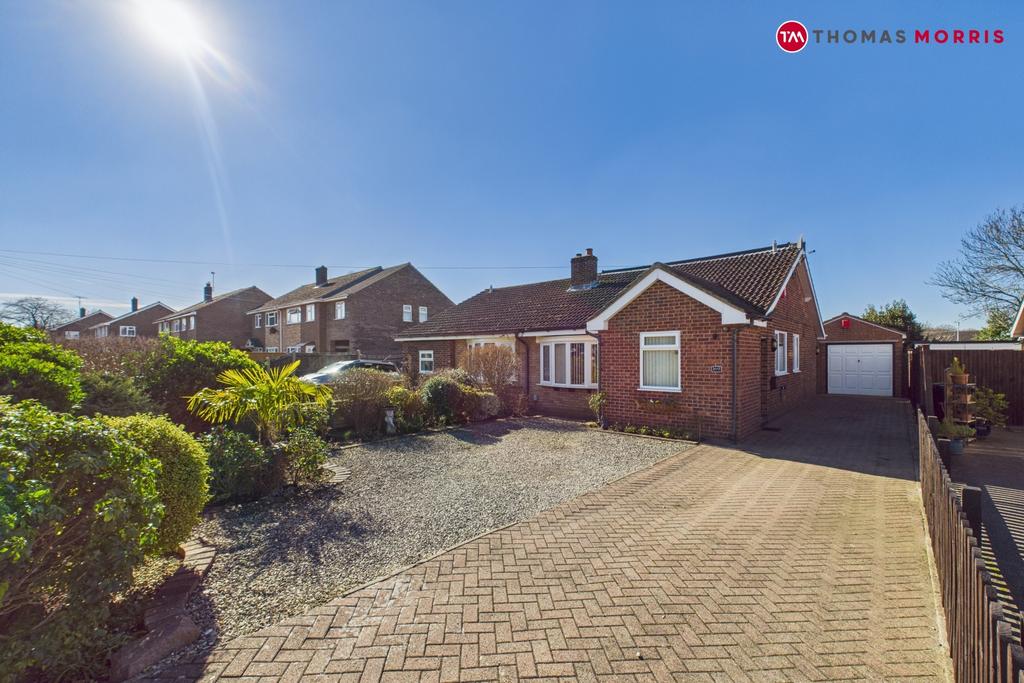Holme Court Avenue, Bedfordshire SG18 3 bed bungalow - £425,000