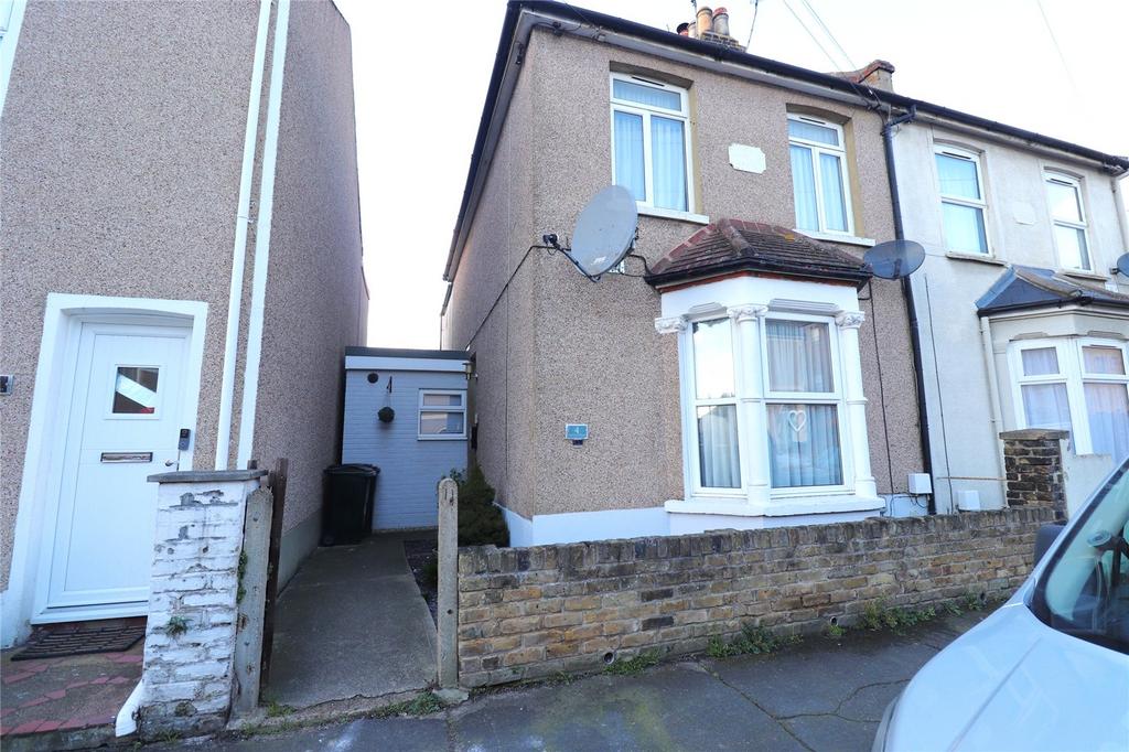 Castle Street, Swanscombe, Kent, DA10 3 bed semi-detached house - £365,000