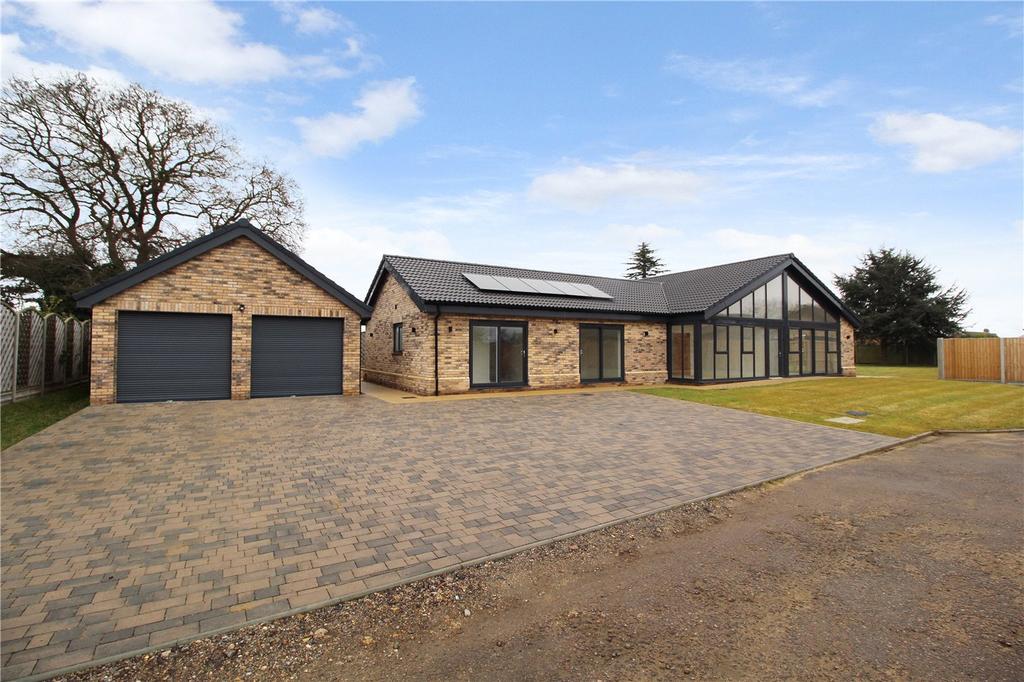 Glebe Close, Gunton, Lowestoft... 4 bed bungalow - £580,000