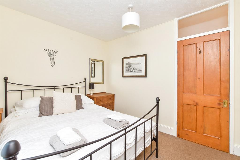 Willow Cottages, Freshwater PO40 3 bed semi-detached house - £221,000