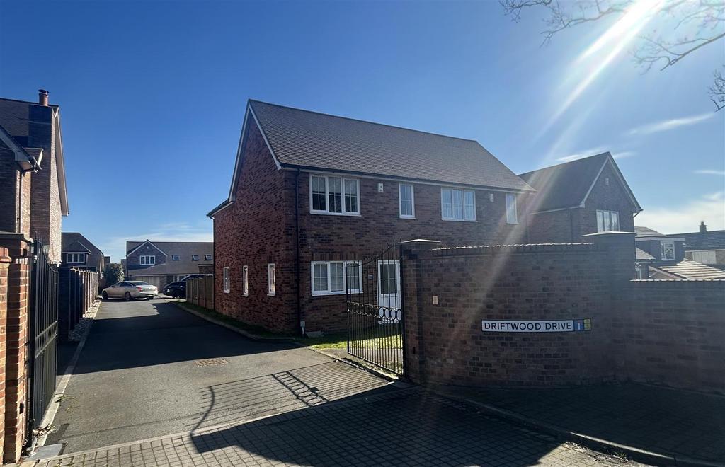 Driftwood Drive, Fareham 3 bed semi-detached house - £1,795 pcm (£414 pw)