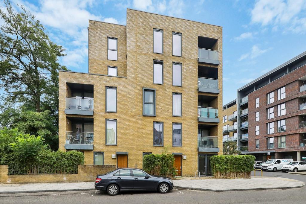 Alderman House Tewkesbury Road Ealing 1 bed ground floor flat - £1,500 ...